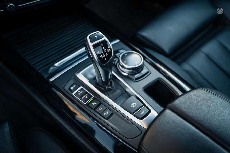 Black BMW X5 2015 in Vilnius, with an engine capacity of 2.99 L and mileage of 256 thousand km for 20490 €, photo 26 on AUTOMOTO.COM.LV