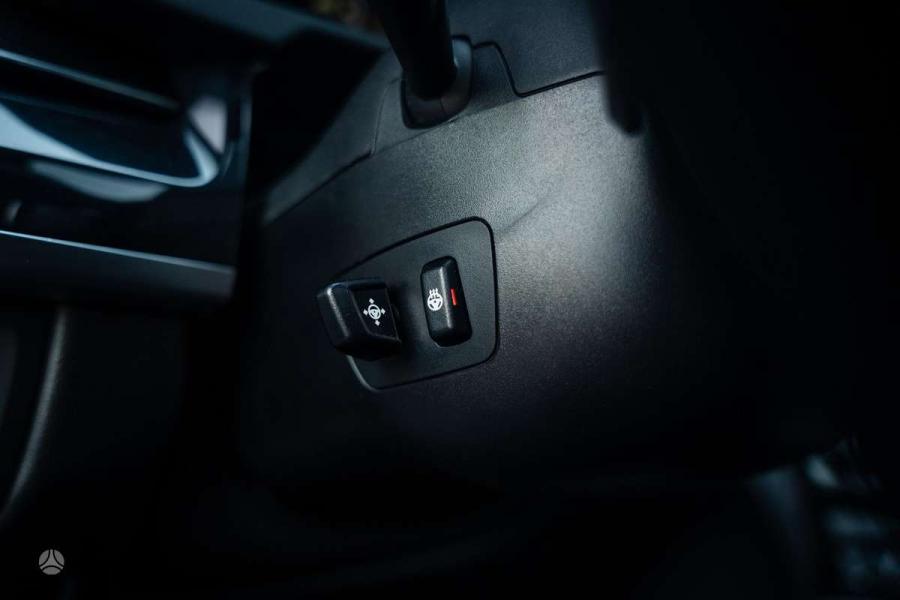 Black BMW X5 2015 in Vilnius, with an engine capacity of 2.99 L and mileage of 256 thousand km for 20490 €, photo 29 on AUTOMOTO.COM.LV