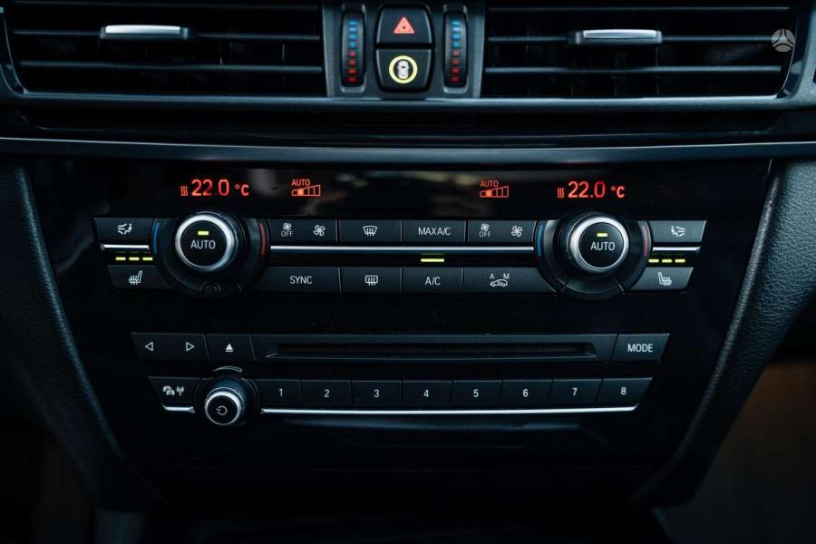 Black BMW X5 2015 in Vilnius, with an engine capacity of 2.99 L and mileage of 256 thousand km for 20490 €, photo 30 on AUTOMOTO.COM.LV