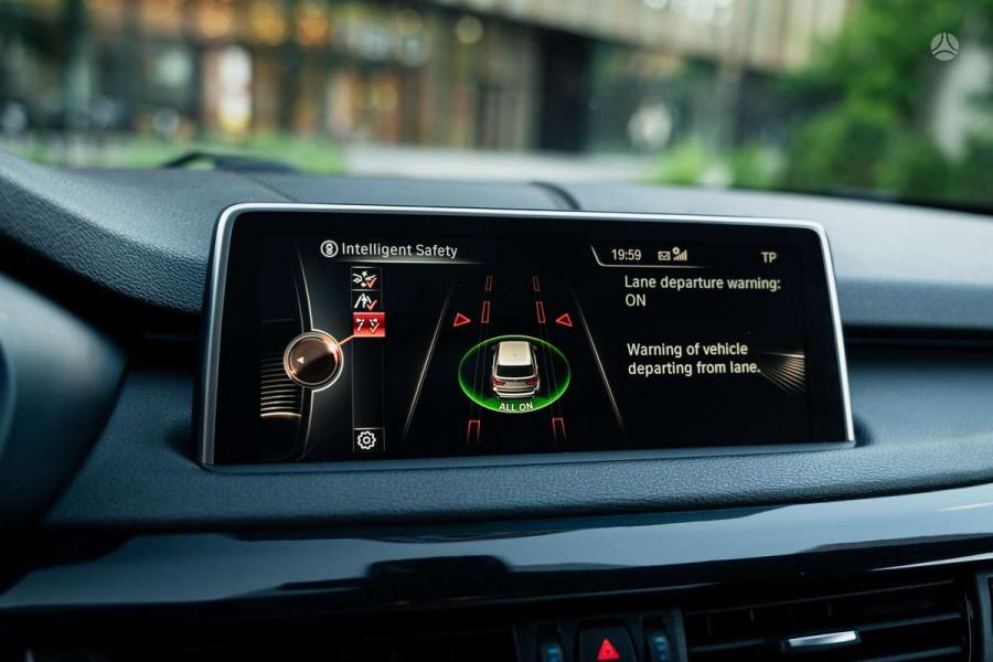 Black BMW X5 2015 in Vilnius, with an engine capacity of 2.99 L and mileage of 256 thousand km for 20490 €, photo 37 on AUTOMOTO.COM.LV