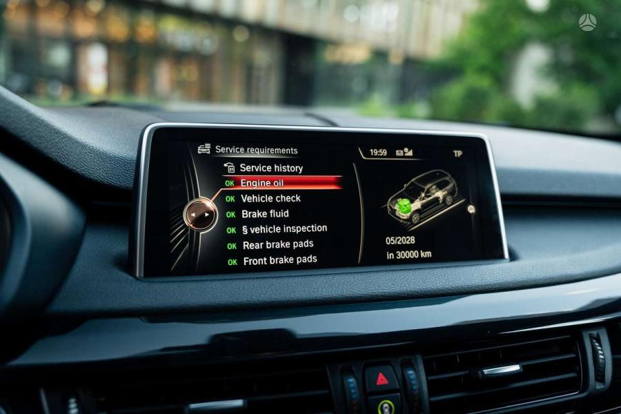 Black BMW X5 2015 in Vilnius, with an engine capacity of 2.99 L and mileage of 256 thousand km for 20490 €, photo 39 on AUTOMOTO.COM.LV