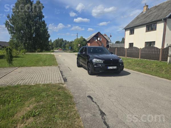 Black BMW X5 2015 in Preili, with an engine capacity of 3.00 L and mileage of 126 thousand km for 28500 €, photo 2 on AUTOMOTO.COM.LV