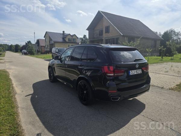 Black BMW X5 2015 in Preili, with an engine capacity of 3.00 L and mileage of 126 thousand km for 28500 €, photo 4 on AUTOMOTO.COM.LV