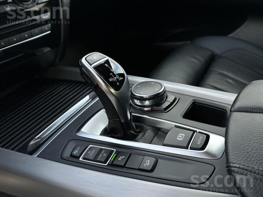 Black BMW X5 2015 in Riga, with an engine capacity of 3.00 L and mileage of 254 thousand km for 21900 €, photo 13 on AUTOMOTO.COM.LV