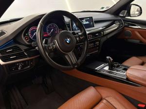 Black BMW X5 2015 in Marijampole, with an engine capacity of 2.99 L and mileage of 233 thousand km for 20999 €, photo 3 on AUTOMOTO.COM.LV