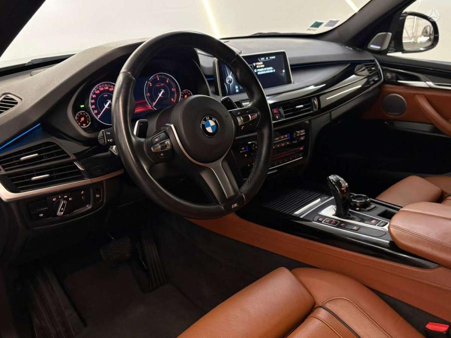 Black BMW X5 2015 in Marijampole, with an engine capacity of 2.99 L and mileage of 233 thousand km for 20999 €, photo 3 on AUTOMOTO.COM.LV