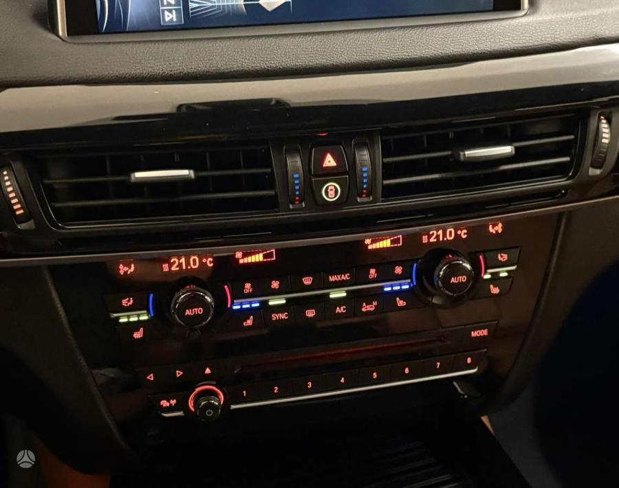 Black BMW X5 2015 in Marijampole, with an engine capacity of 2.99 L and mileage of 233 thousand km for 20999 €, photo 14 on AUTOMOTO.COM.LV