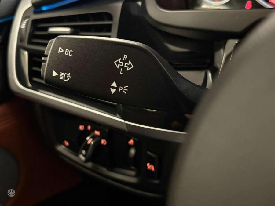 Black BMW X5 2015 in Marijampole, with an engine capacity of 2.99 L and mileage of 233 thousand km for 20999 €, photo 15 on AUTOMOTO.COM.LV