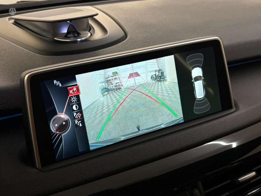 Black BMW X5 2015 in Marijampole, with an engine capacity of 2.99 L and mileage of 233 thousand km for 20999 €, photo 16 on AUTOMOTO.COM.LV