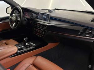 Black BMW X5 2015 in Marijampole, with an engine capacity of 2.99 L and mileage of 233 thousand km for 20999 €, photo 18 on AUTOMOTO.COM.LV