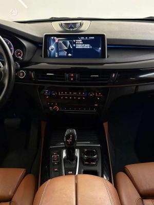 Black BMW X5 2015 in Marijampole, with an engine capacity of 2.99 L and mileage of 233 thousand km for 20999 €, photo 19 on AUTOMOTO.COM.LV