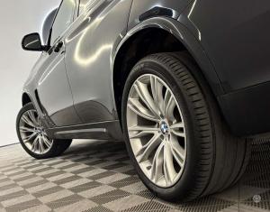 Black BMW X5 2015 in Marijampole, with an engine capacity of 2.99 L and mileage of 233 thousand km for 20999 €, photo 24 on AUTOMOTO.COM.LV