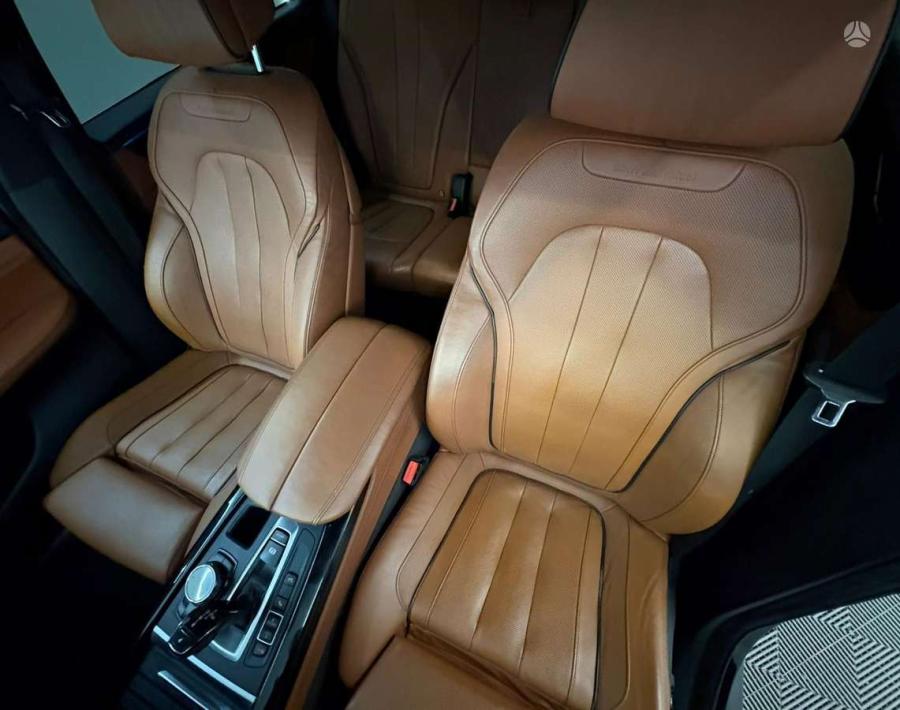 Black BMW X5 2015 in Marijampole, with an engine capacity of 2.99 L and mileage of 233 thousand km for 20999 €, photo 33 on AUTOMOTO.COM.LV