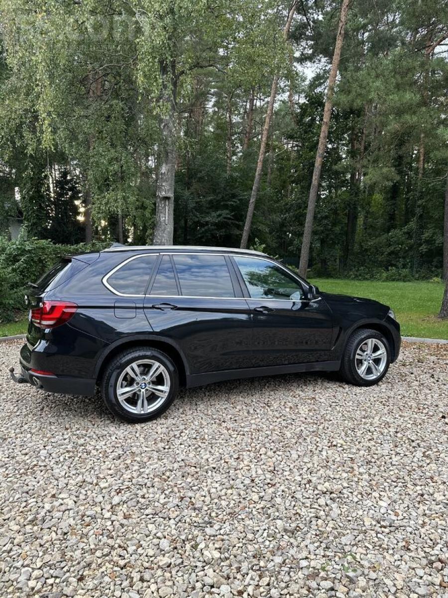 Black BMW X5 2015 in Riga, with an engine capacity of 3.00 L and mileage of 240 thousand km for 16800 €, photo 3 on AUTOMOTO.COM.LV