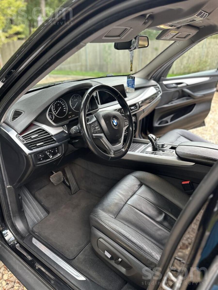 Black BMW X5 2015 in Riga, with an engine capacity of 3.00 L and mileage of 240 thousand km for 16800 €, photo 6 on AUTOMOTO.COM.LV