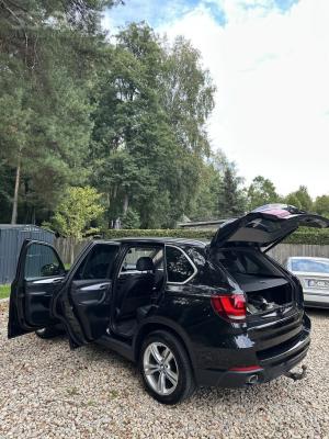 Black BMW X5 2015 in Riga, with an engine capacity of 3.00 L and mileage of 240 thousand km for 16800 €, photo 7 on AUTOMOTO.COM.LV