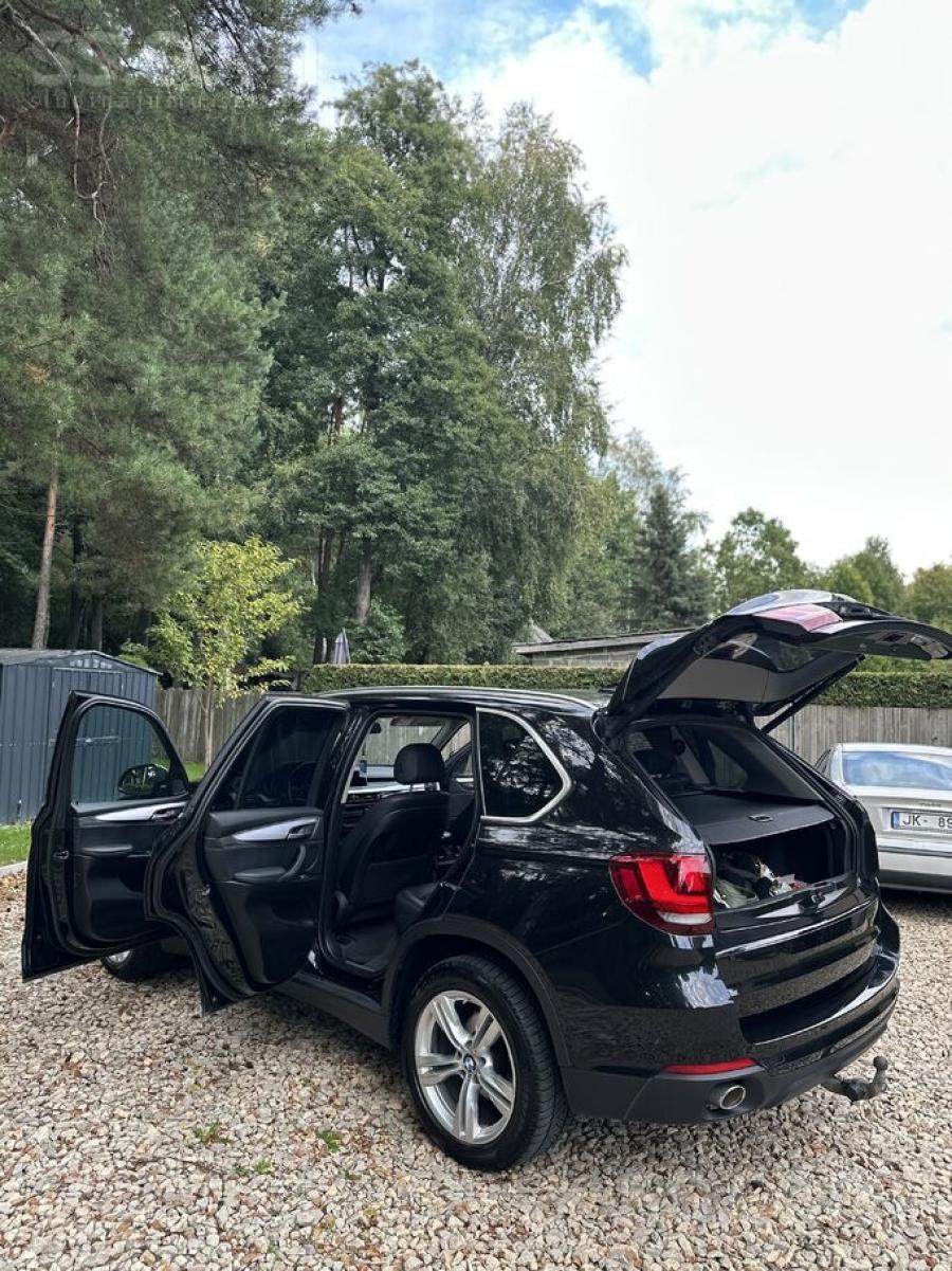 Black BMW X5 2015 in Riga, with an engine capacity of 3.00 L and mileage of 240 thousand km for 16800 €, photo 7 on AUTOMOTO.COM.LV