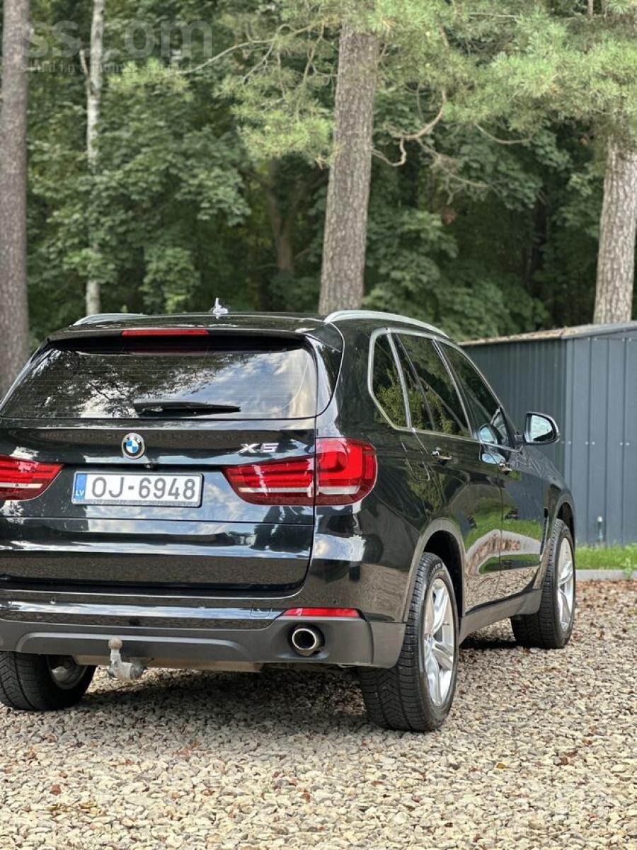 Black BMW X5 2015 in Riga, with an engine capacity of 3.00 L and mileage of 240 thousand km for 16800 €, photo 9 on AUTOMOTO.COM.LV
