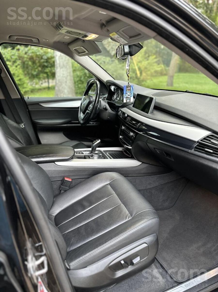 Black BMW X5 2015 in Riga, with an engine capacity of 3.00 L and mileage of 240 thousand km for 16800 €, photo 10 on AUTOMOTO.COM.LV