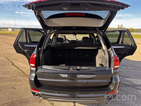 Black BMW X5 2015 in Riga, with an engine capacity of 3.00 L and mileage of 242 thousand km for 15900 €, photo 11 on AUTOMOTO.COM.LV