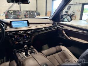 Melns BMW X5 2015 Rīga, ar dzinēja tilpumu 3.00 L un nobraukumu 170 tūkst. km par 18900 €, foto 23 vietnē AUTOMOTO.COM.LV
