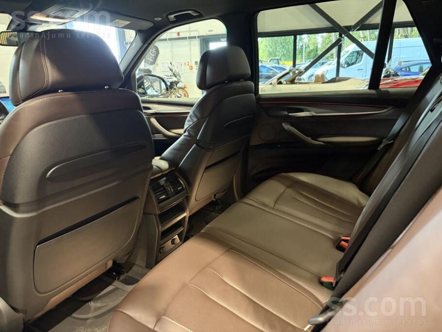Melns BMW X5 2015 Rīga, ar dzinēja tilpumu 3.00 L un nobraukumu 170 tūkst. km par 18900 €, foto 24 vietnē AUTOMOTO.COM.LV
