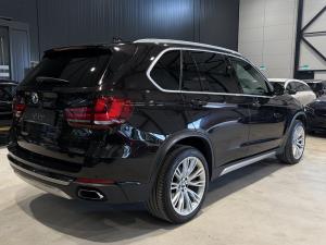 Black BMW X5 2015 in Riga, with an engine capacity of 3.00 L and mileage of 170 thousand km for 18900 €, photo 4 on AUTOMOTO.COM.LV
