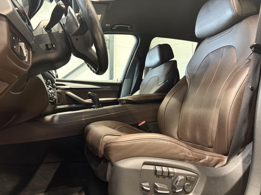 Black BMW X5 2015 in Riga, with an engine capacity of 3.00 L and mileage of 170 thousand km for 18900 €, photo 8 on AUTOMOTO.COM.LV
