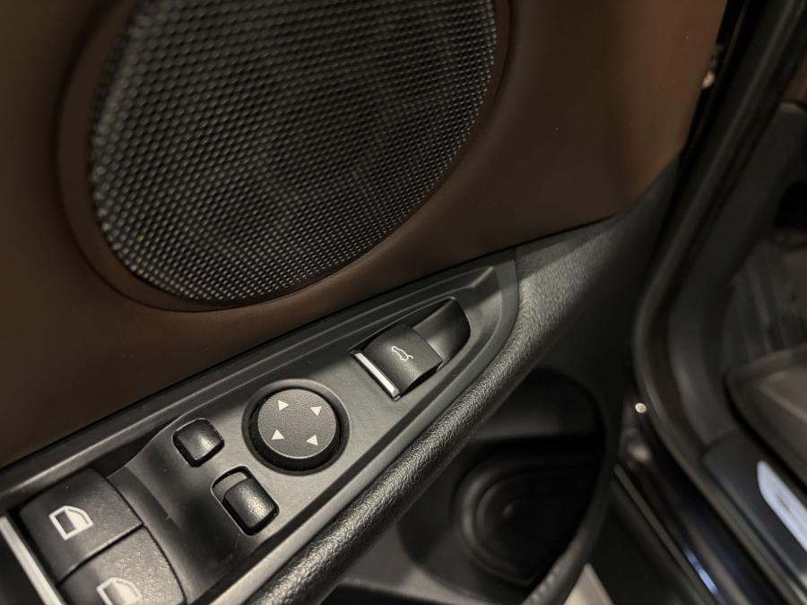 Black BMW X5 2015 in Riga, with an engine capacity of 3.00 L and mileage of 170 thousand km for 18900 €, photo 10 on AUTOMOTO.COM.LV