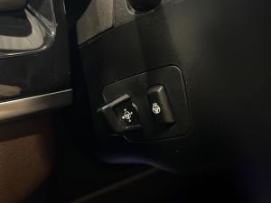 Black BMW X5 2015 in Riga, with an engine capacity of 3.00 L and mileage of 170 thousand km for 18900 €, photo 12 on AUTOMOTO.COM.LV