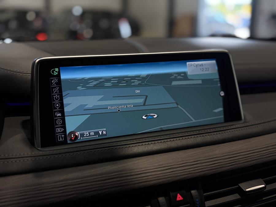 Black BMW X5 2015 in Riga, with an engine capacity of 3.00 L and mileage of 170 thousand km for 18900 €, photo 18 on AUTOMOTO.COM.LV