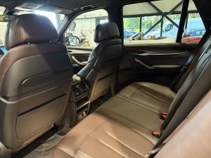 Black BMW X5 2015 in Riga, with an engine capacity of 3.00 L and mileage of 170 thousand km for 18900 €, photo 24 on AUTOMOTO.COM.LV