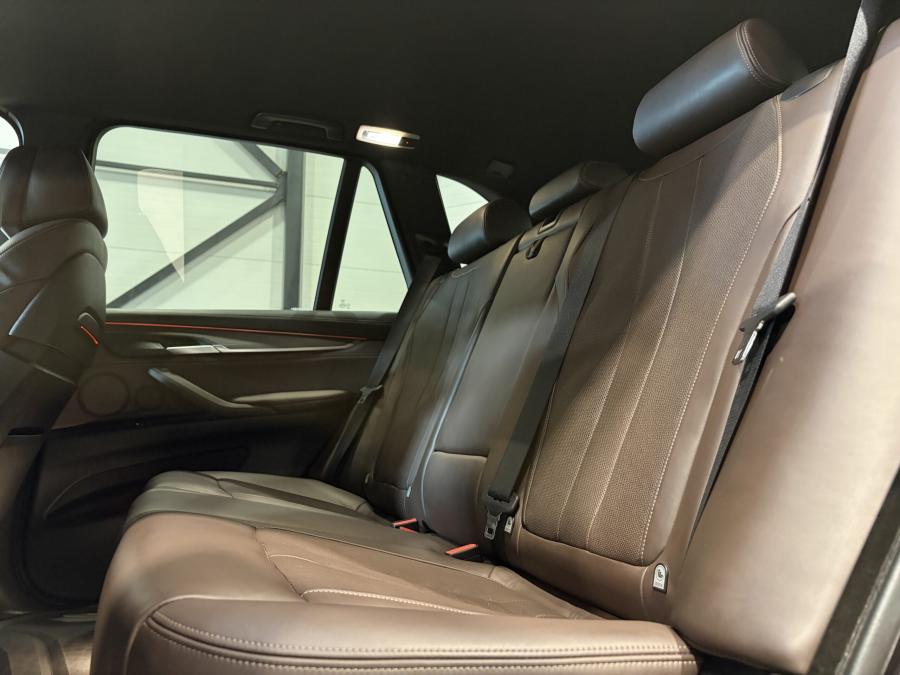 Black BMW X5 2015 in Riga, with an engine capacity of 3.00 L and mileage of 170 thousand km for 18900 €, photo 25 on AUTOMOTO.COM.LV