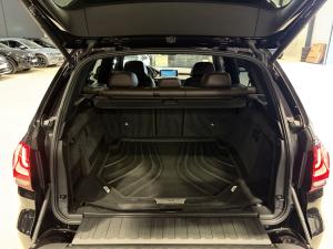 Black BMW X5 2015 in Riga, with an engine capacity of 3.00 L and mileage of 170 thousand km for 18900 €, photo 26 on AUTOMOTO.COM.LV