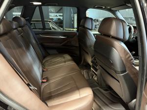 Black BMW X5 2015 in Riga, with an engine capacity of 3.00 L and mileage of 170 thousand km for 18900 €, photo 27 on AUTOMOTO.COM.LV