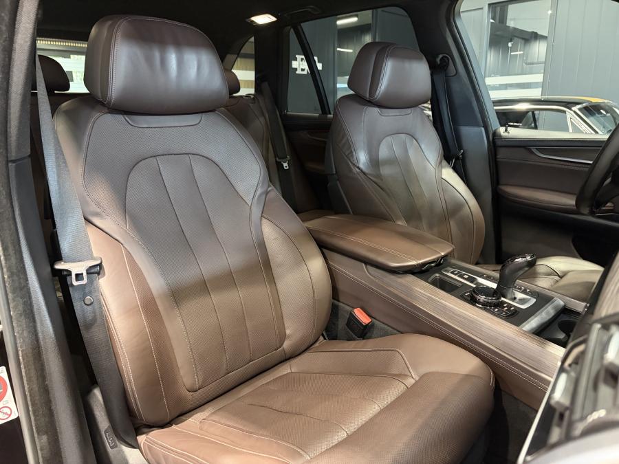 Black BMW X5 2015 in Riga, with an engine capacity of 3.00 L and mileage of 170 thousand km for 18900 €, photo 29 on AUTOMOTO.COM.LV