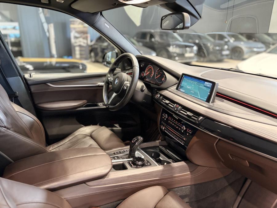 Black BMW X5 2015 in Riga, with an engine capacity of 3.00 L and mileage of 170 thousand km for 18900 €, photo 30 on AUTOMOTO.COM.LV