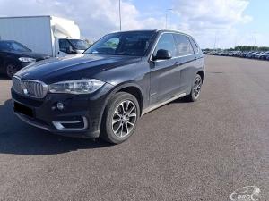 Melns BMW X5 2015 Viļņa, ar dzinēja tilpumu 4.40 L un nobraukumu 283 tūkst. km par 11900 €, foto  vietnē AUTOMOTO.COM.LV