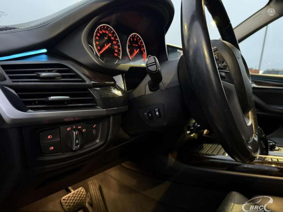 Melns BMW X5 2015 Viļņa, ar dzinēja tilpumu 4.40 L un nobraukumu 283 tūkst. km par 11900 €, foto 12 vietnē AUTOMOTO.COM.LV