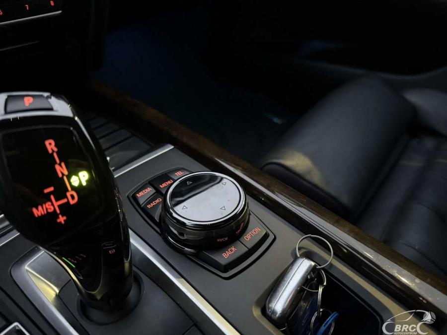 Melns BMW X5 2015 Viļņa, ar dzinēja tilpumu 4.40 L un nobraukumu 283 tūkst. km par 11900 €, foto 25 vietnē AUTOMOTO.COM.LV
