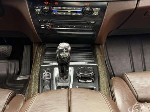 Melns BMW X5 2015 Viļņa, ar dzinēja tilpumu 4.40 L un nobraukumu 394 tūkst. km par 10500 €, foto 21 vietnē AUTOMOTO.COM.LV