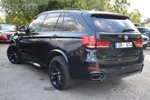 Melns BMW X5 2015 Kuldīga, ar dzinēja tilpumu 3.00 L un nobraukumu 0 tūkst. km par 21990 €, foto 4 vietnē AUTOMOTO.COM.LV