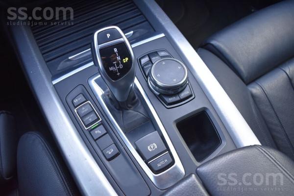 BMW X5 2015 in Kuldiga on AUTOMOTO.COM.LV Black BMW X5 2015 in Kuldiga, with an engine capacity of 3.00 L and mileage of 0 thousand km for 21990 €, photo 10 on AUTOMOTO.COM.LV