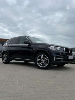 Black BMW X5 2015 in Kaunas, with an engine capacity of 2.00 L and mileage of 332 thousand km for 14600 €, photo 7 on AUTOMOTO.COM.LV