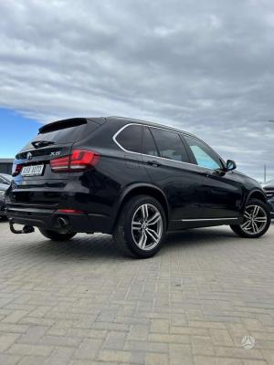 Black BMW X5 2015 in Kaunas, with an engine capacity of 2.00 L and mileage of 332 thousand km for 14600 €, photo 8 on AUTOMOTO.COM.LV