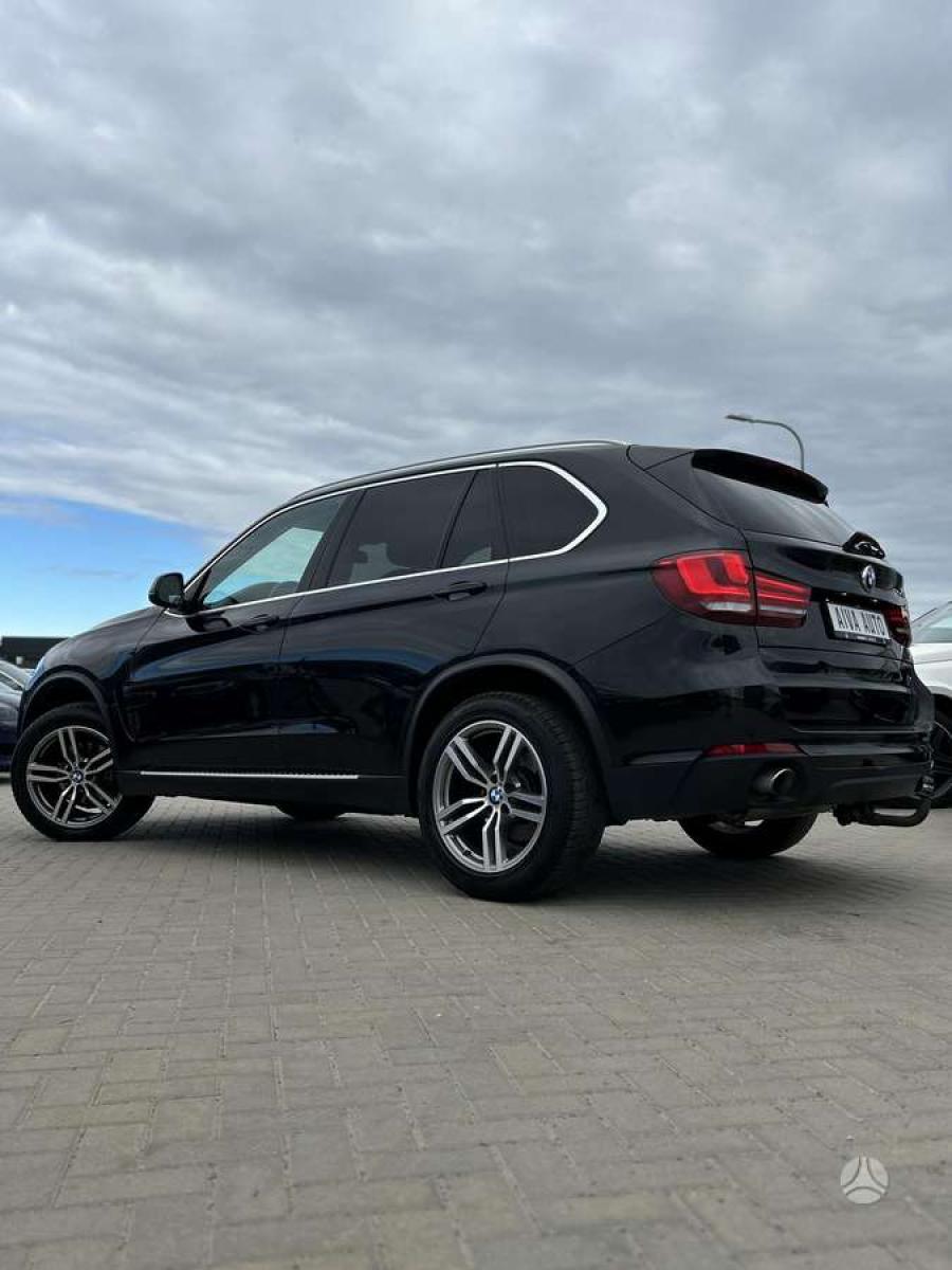 Black BMW X5 2015 in Kaunas, with an engine capacity of 2.00 L and mileage of 332 thousand km for 14600 €, photo 12 on AUTOMOTO.COM.LV