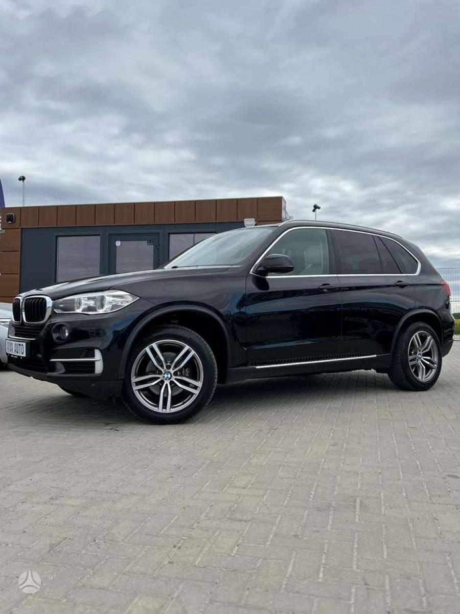 Black BMW X5 2015 in Kaunas, with an engine capacity of 2.00 L and mileage of 332 thousand km for 14600 €, photo 13 on AUTOMOTO.COM.LV