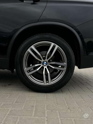 Black BMW X5 2015 in Kaunas, with an engine capacity of 2.00 L and mileage of 332 thousand km for 14600 €, photo 15 on AUTOMOTO.COM.LV