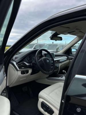 Black BMW X5 2015 in Kaunas, with an engine capacity of 2.00 L and mileage of 332 thousand km for 14600 €, photo 16 on AUTOMOTO.COM.LV