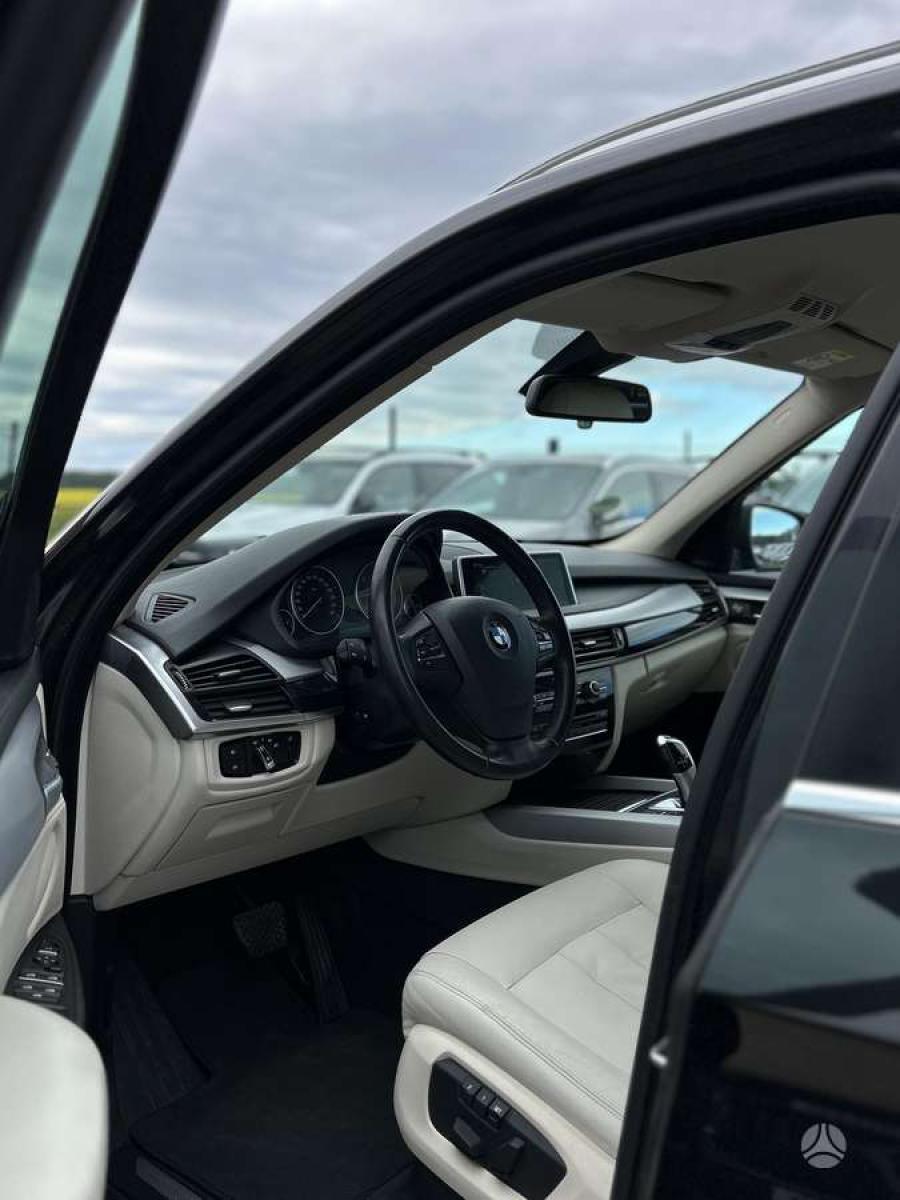 Black BMW X5 2015 in Kaunas, with an engine capacity of 2.00 L and mileage of 332 thousand km for 14600 €, photo 16 on AUTOMOTO.COM.LV